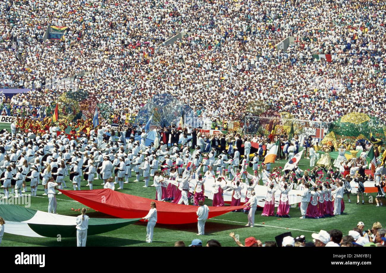 Soccer world cup usa 1994 opening ceremony soldier field hi-res stock ...