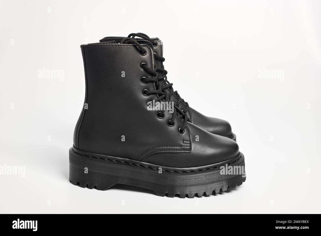 Black women combat boots on high heel platform with lug soles on ...