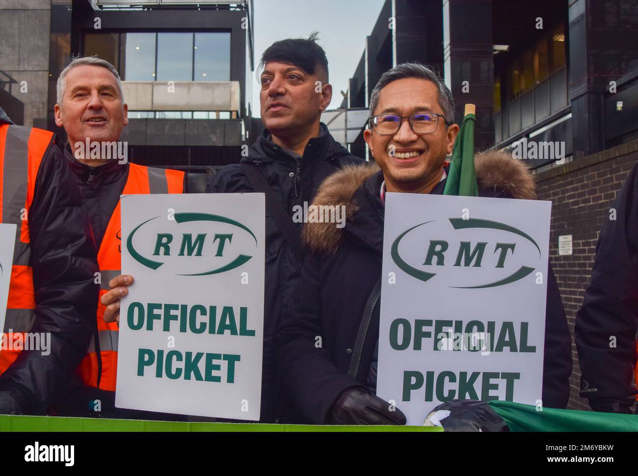 London, UK. 6th January 2023. Rail workers stand at the RMT (Rail ...