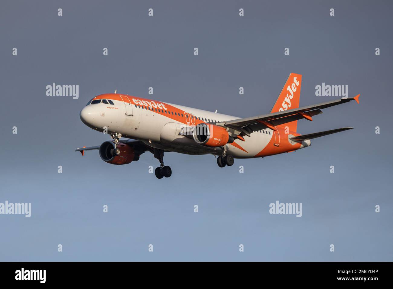 An EasyJet Airbus A320-214 lands at Manchester Airport on the eve of ...