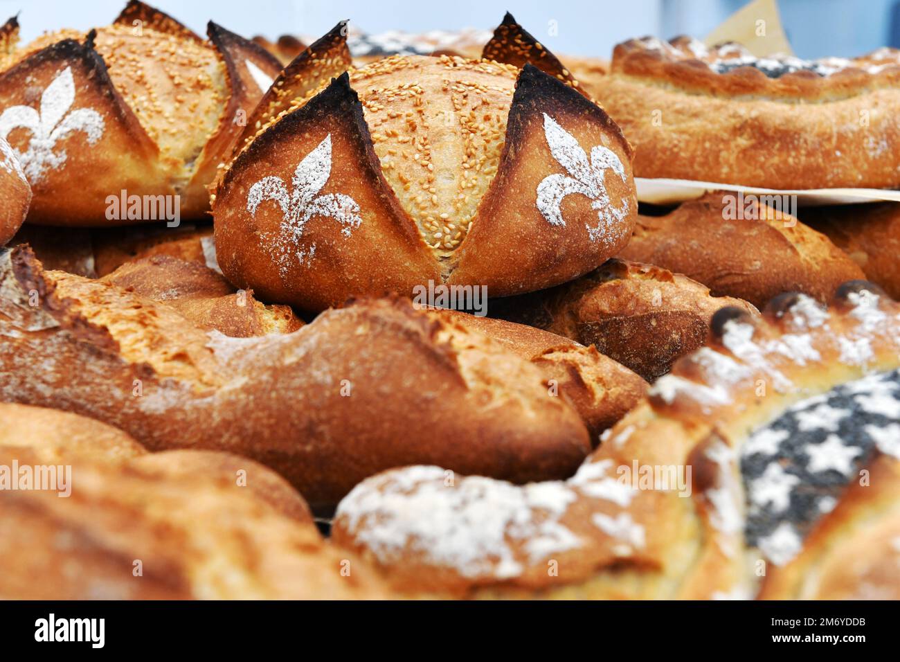 French bread in a bakery - France Stock Photo - Alamy
