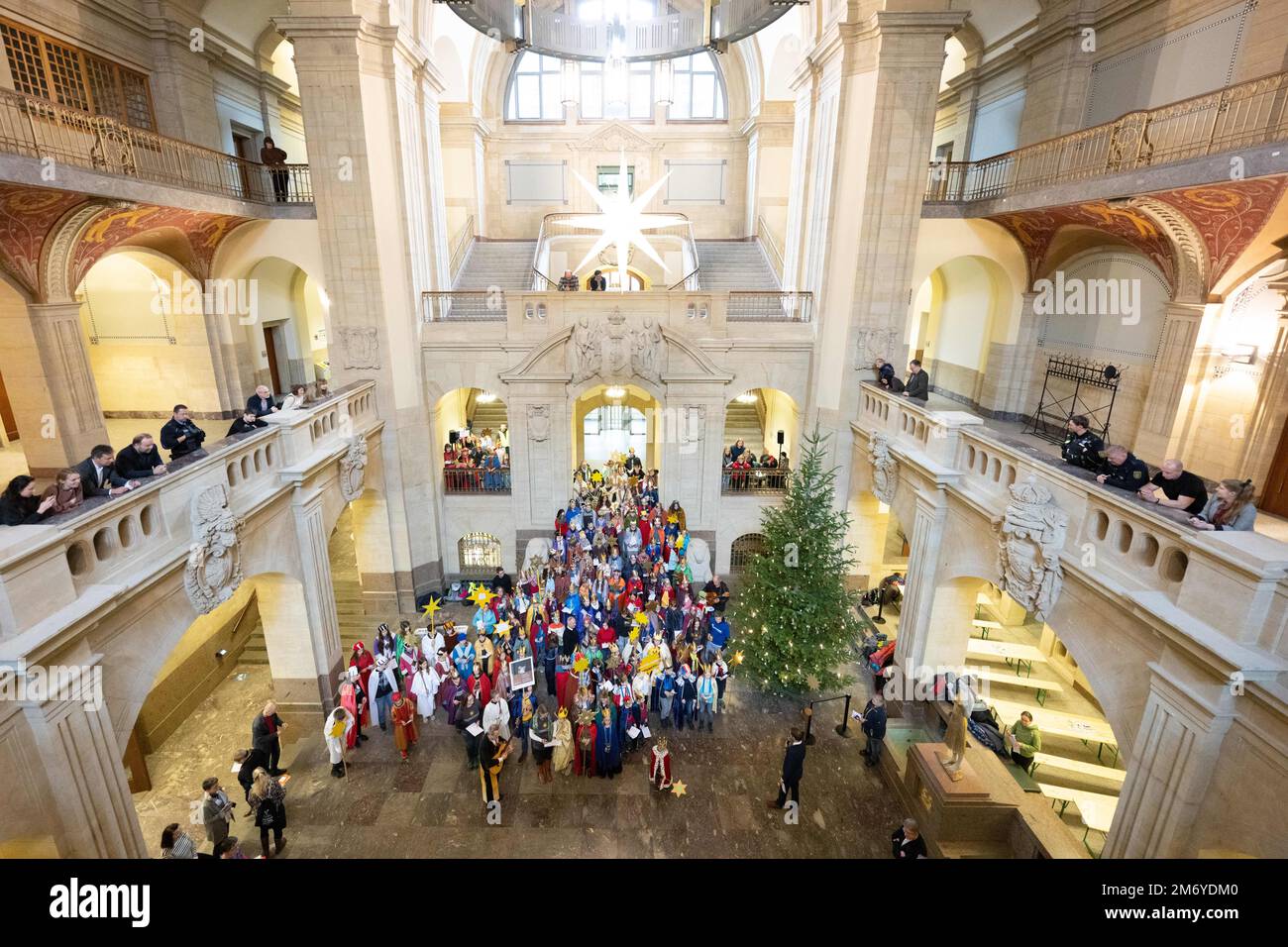 Dresden, Germany. 06th Jan, 2023. Carolers from the Diocese of Dresden-Meissen stand in the ...