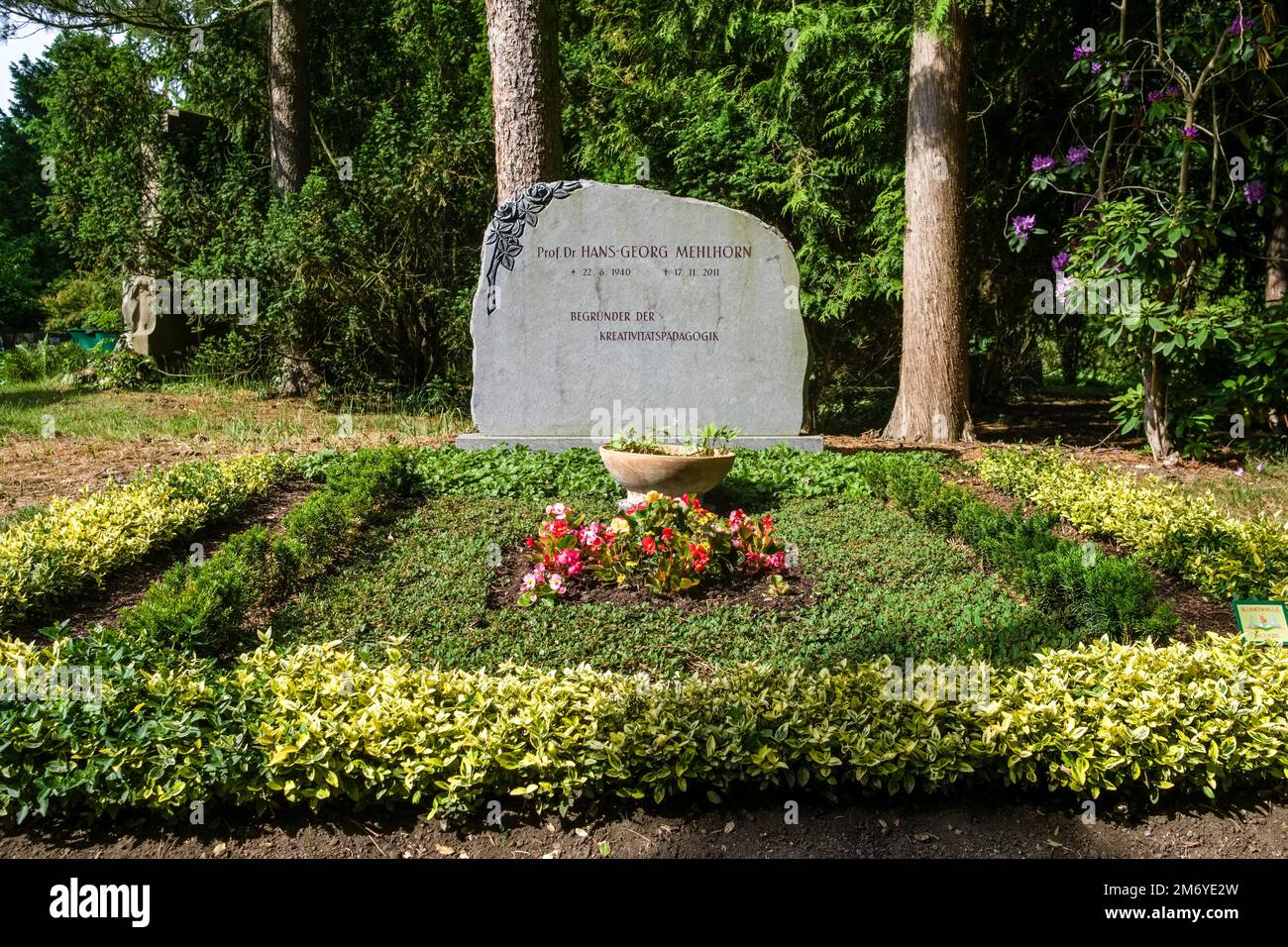 The grave site of Hans-Georg Mehlhorn, founder of Creative Pedagogy, in the Leipzig South ...