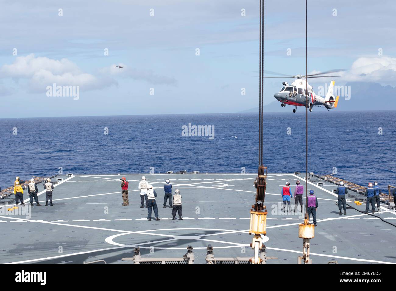 220510-N-FO865-1092 PACIFIC OCEAN (May 10, 2022) – A French Navy ...