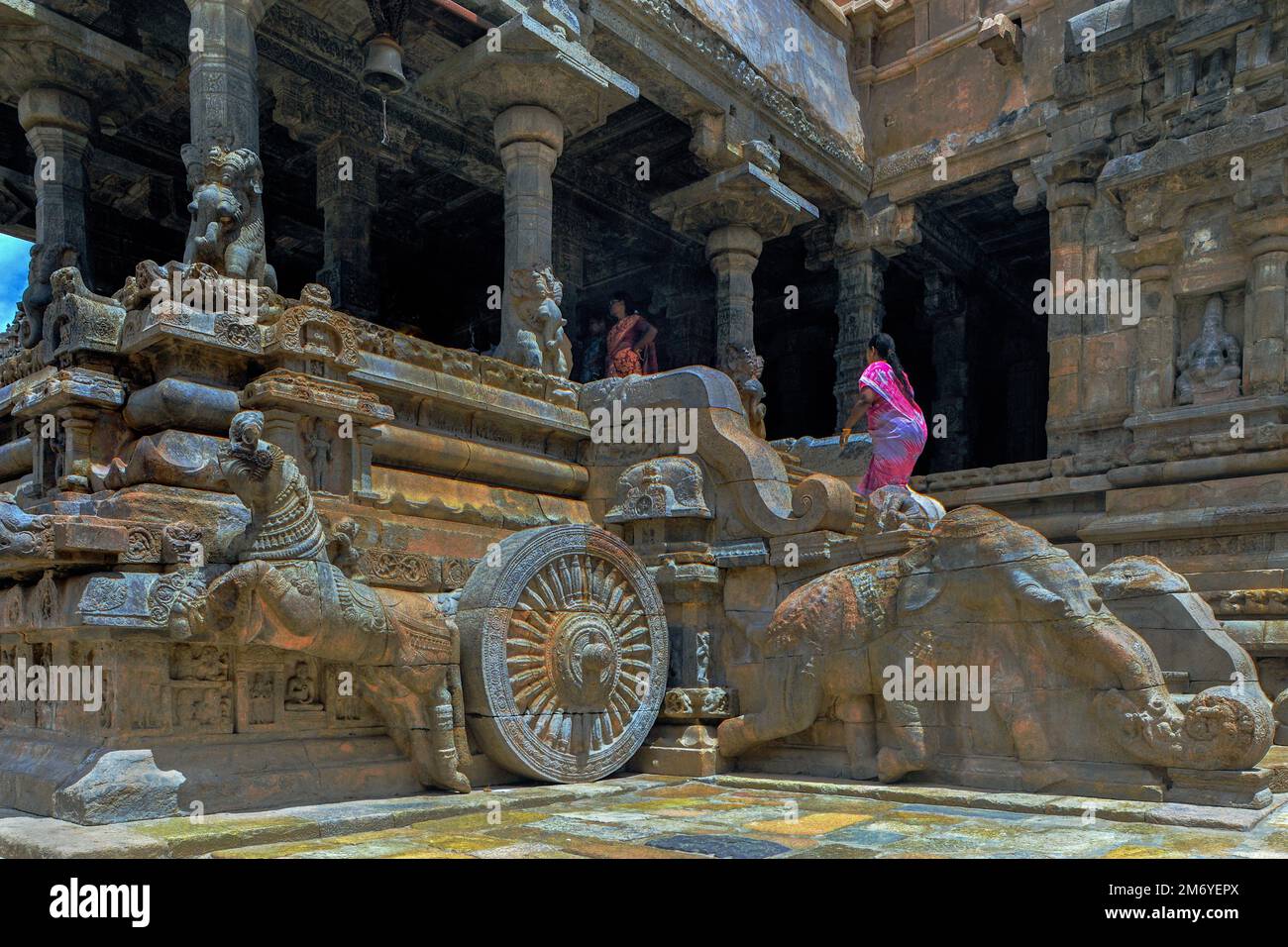 Heritage entrance of 12th century chola king raja raja ii temple hi-res ...