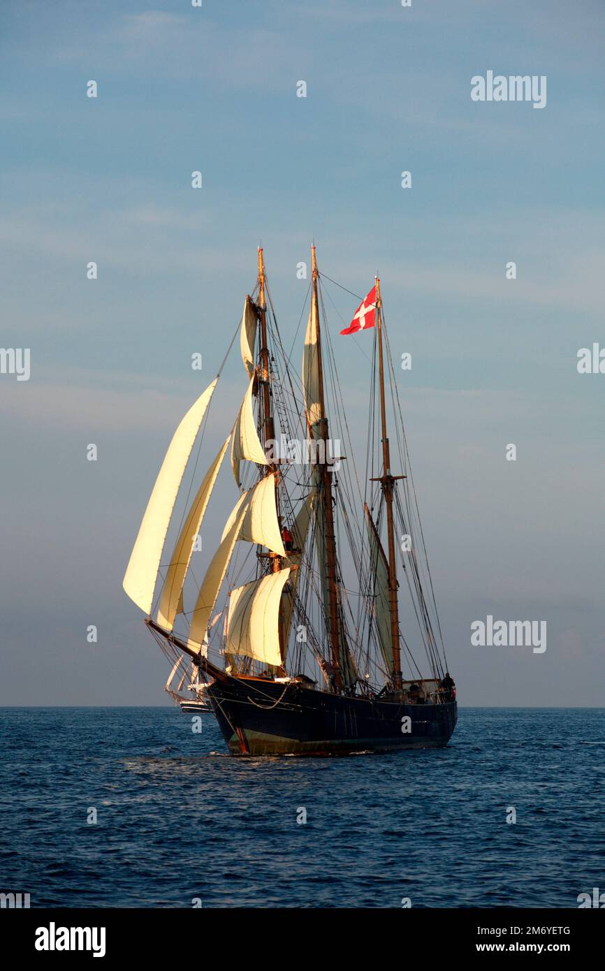 Loa ship hi-res stock photography and images - Alamy