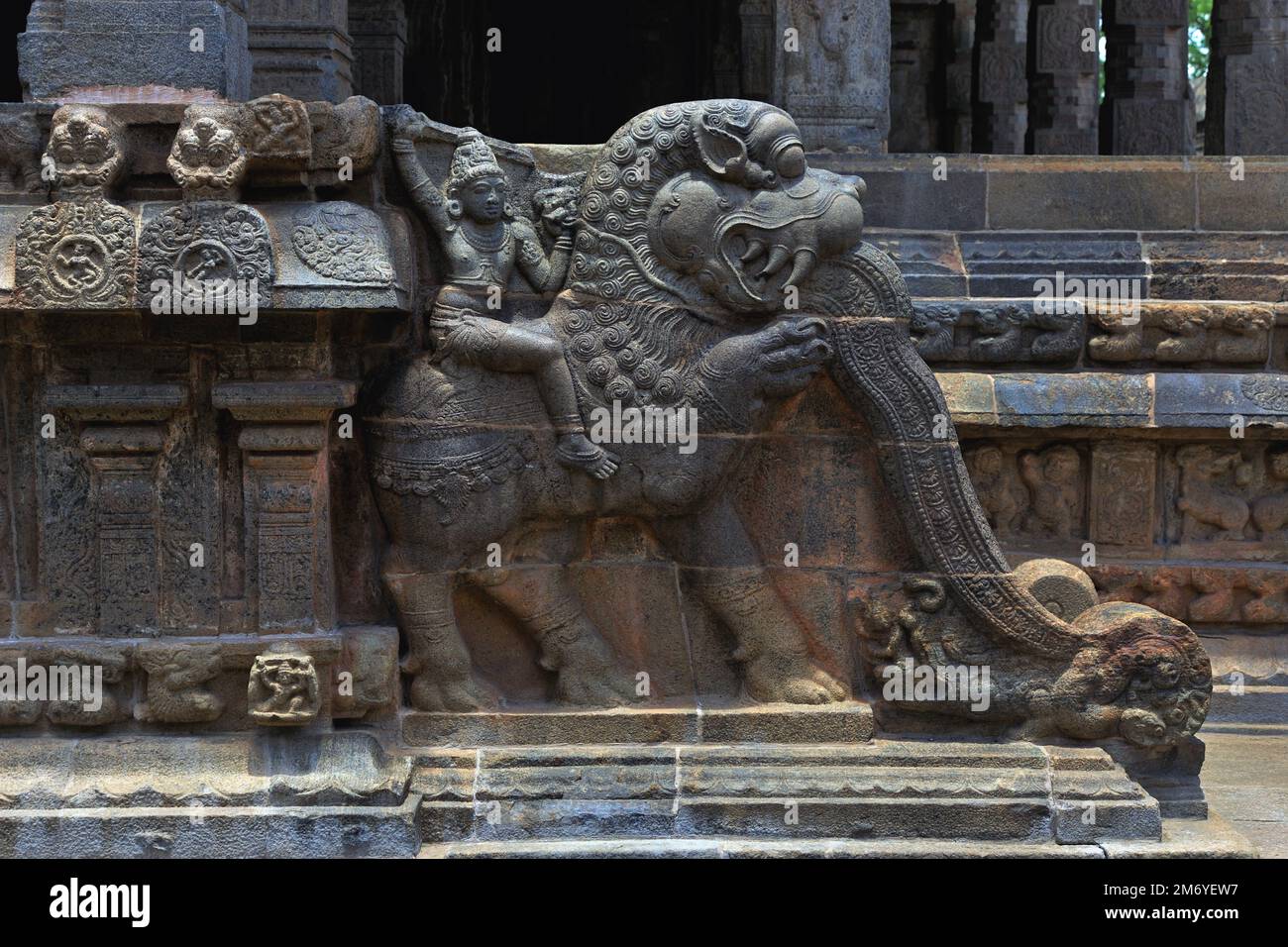 Heritage entrance of 12th century chola king raja raja ii temple hi-res ...