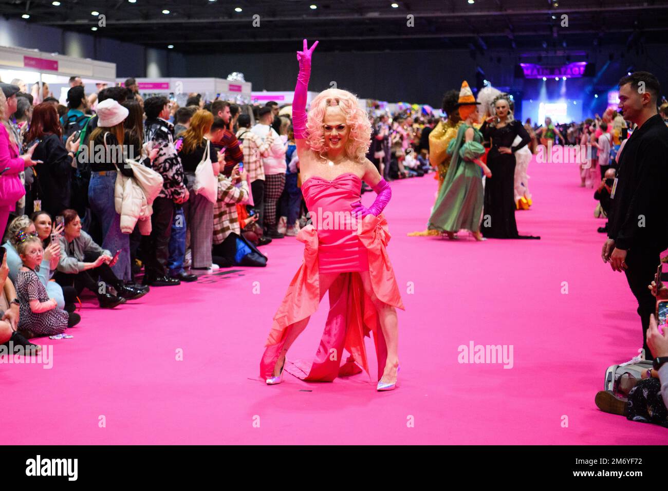Drag queen elektra fence hi-res stock photography and images - Alamy