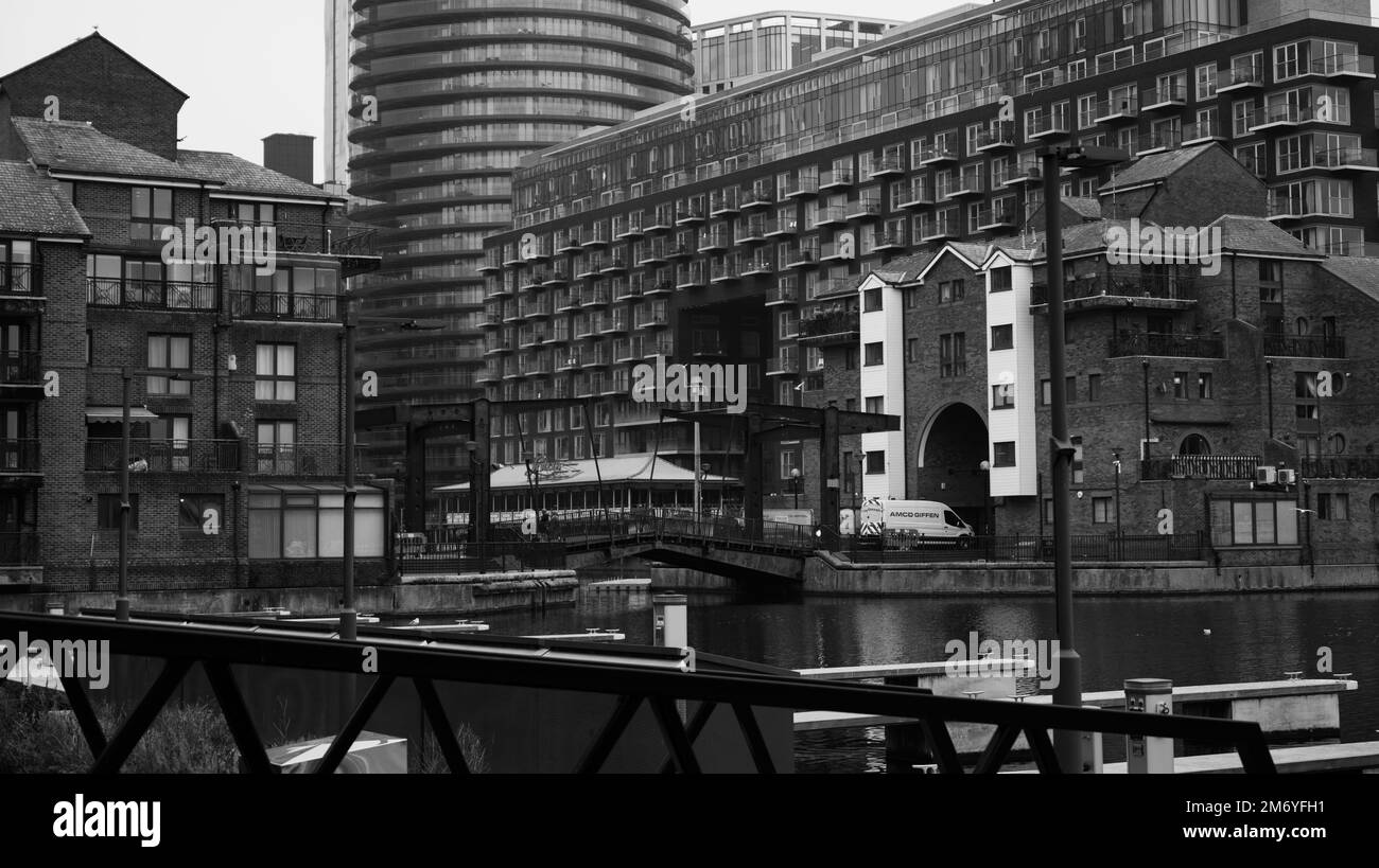 View of Glengall Bridge at Millwall Outer Dock in black and white Stock ...