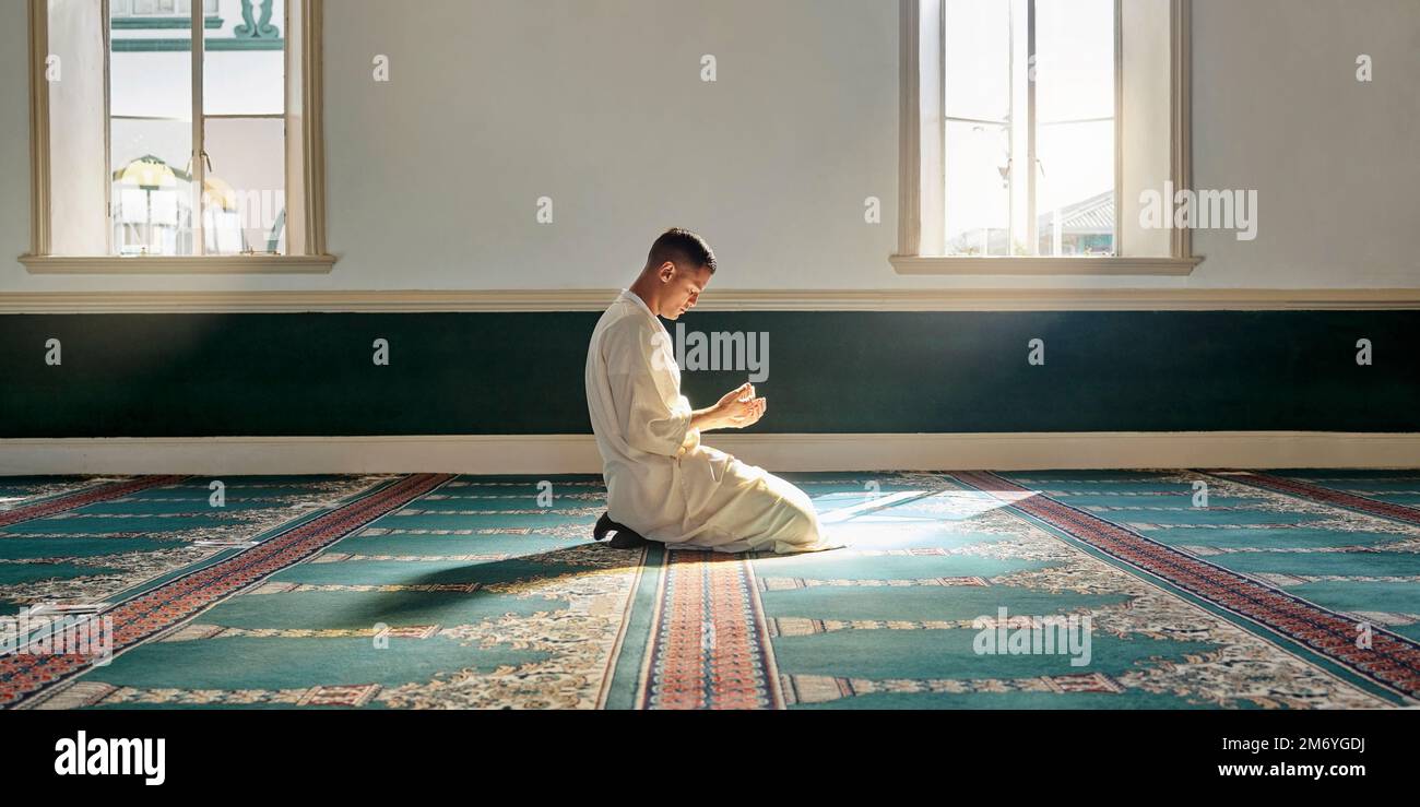 Islamic praying carpet hi-res stock photography and images - Alamy