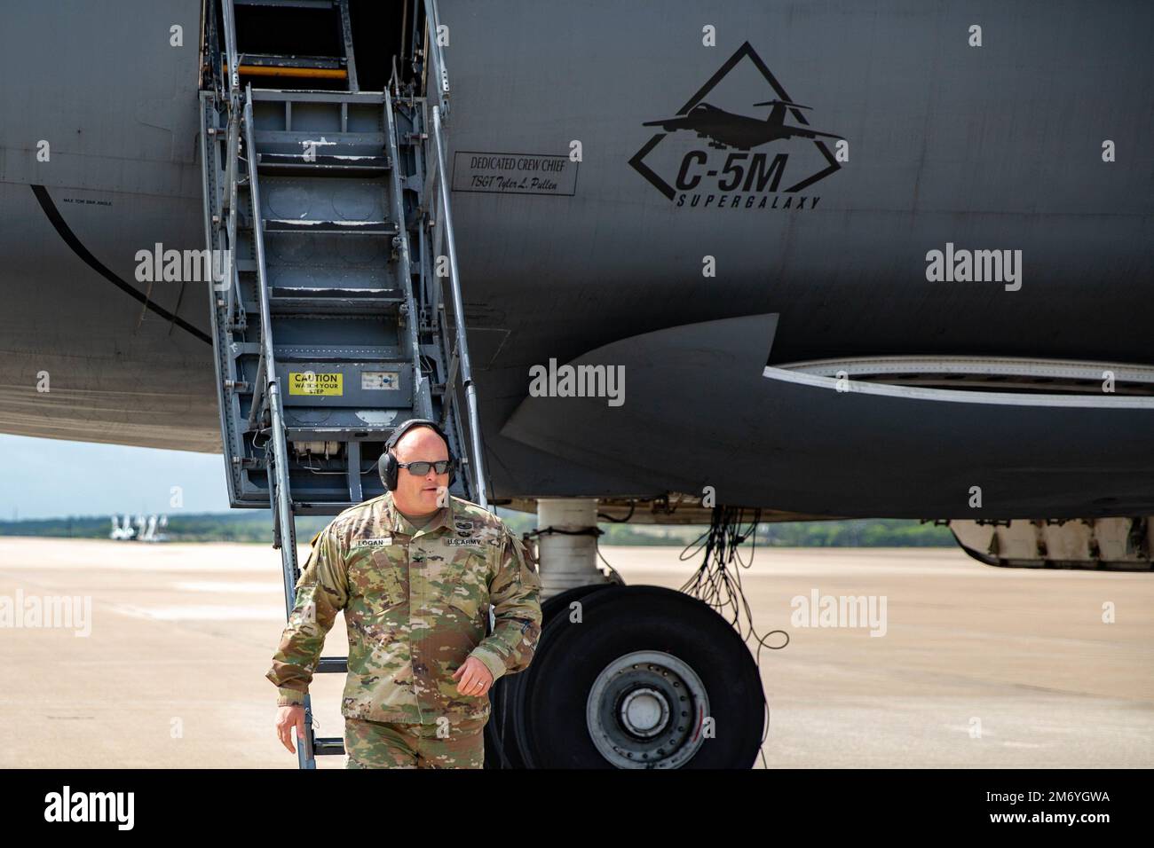 U.S. Army Colonel Bryan Logan, 502d Air Base Wing Vice Commander, steps ...
