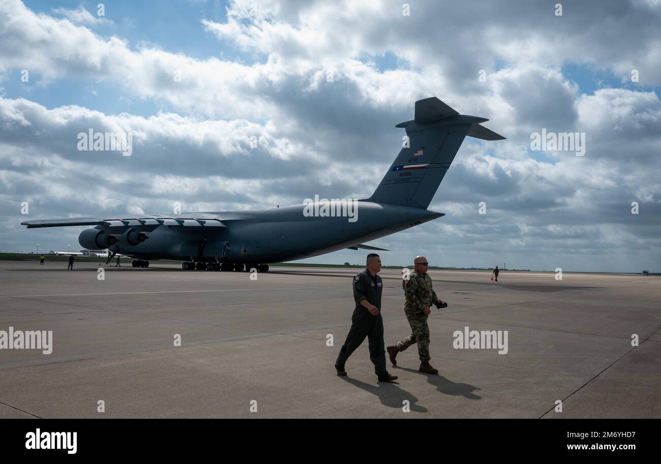 U.S. Army Colonel Bryan Logan, 502d Air Base Wing Vice Commander, and U ...
