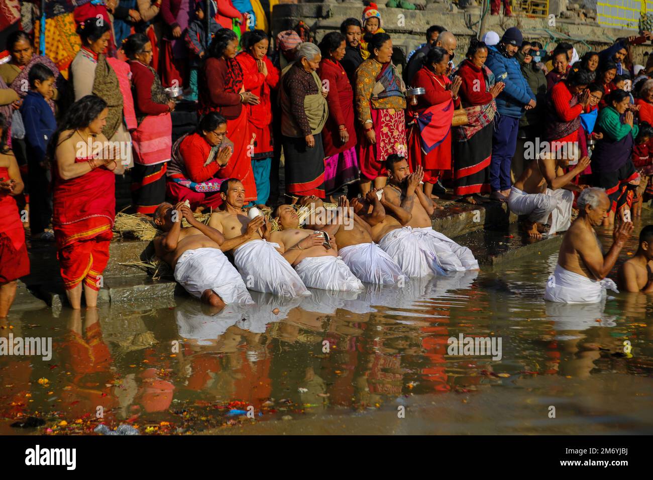 Bhaktapur, Nepal. 06th Jan, 2023. Hindu devotees perform rituals in the ...