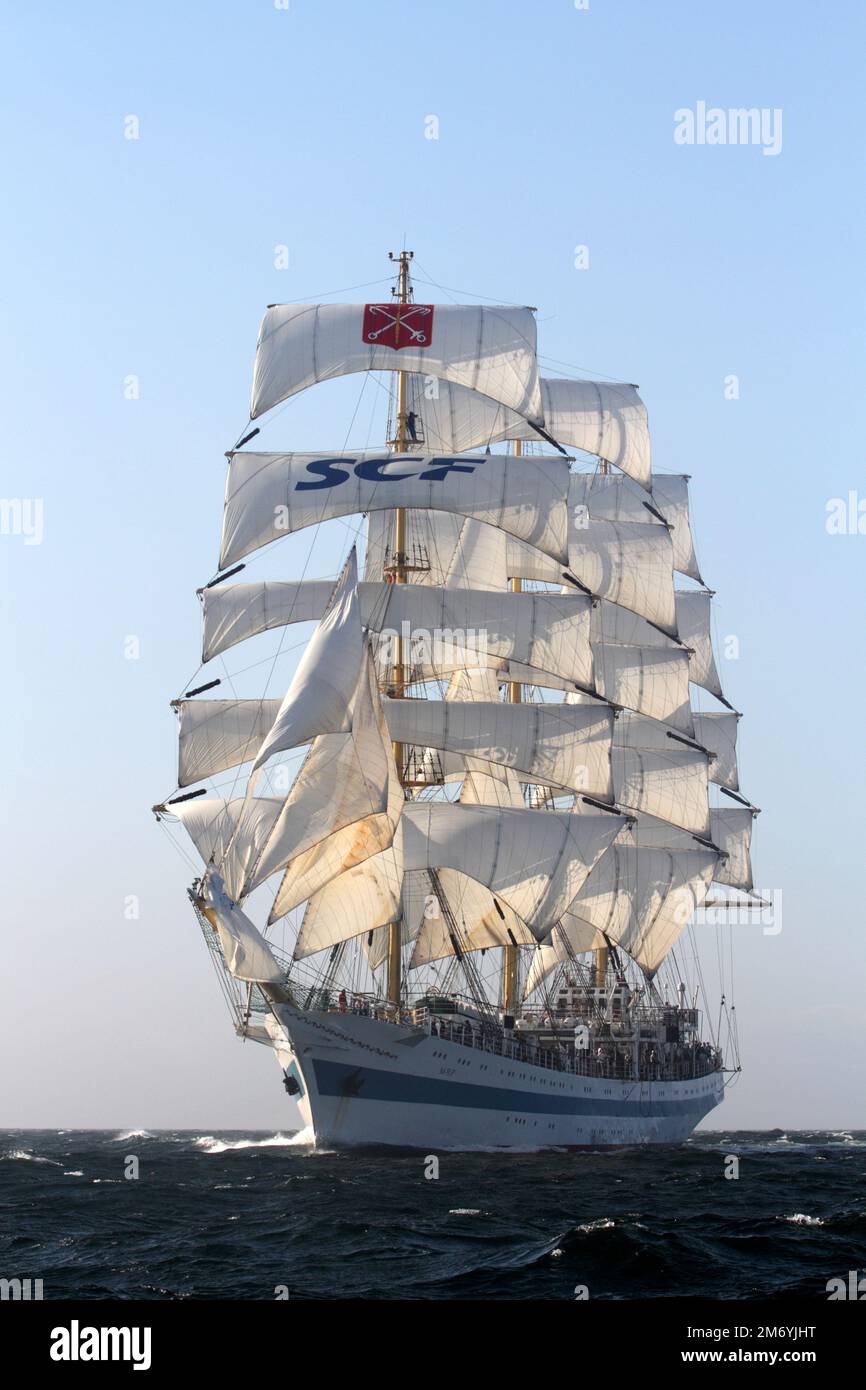 Russian tall ship Mir, Lisbon race start, 2012 Stock Photo - Alamy