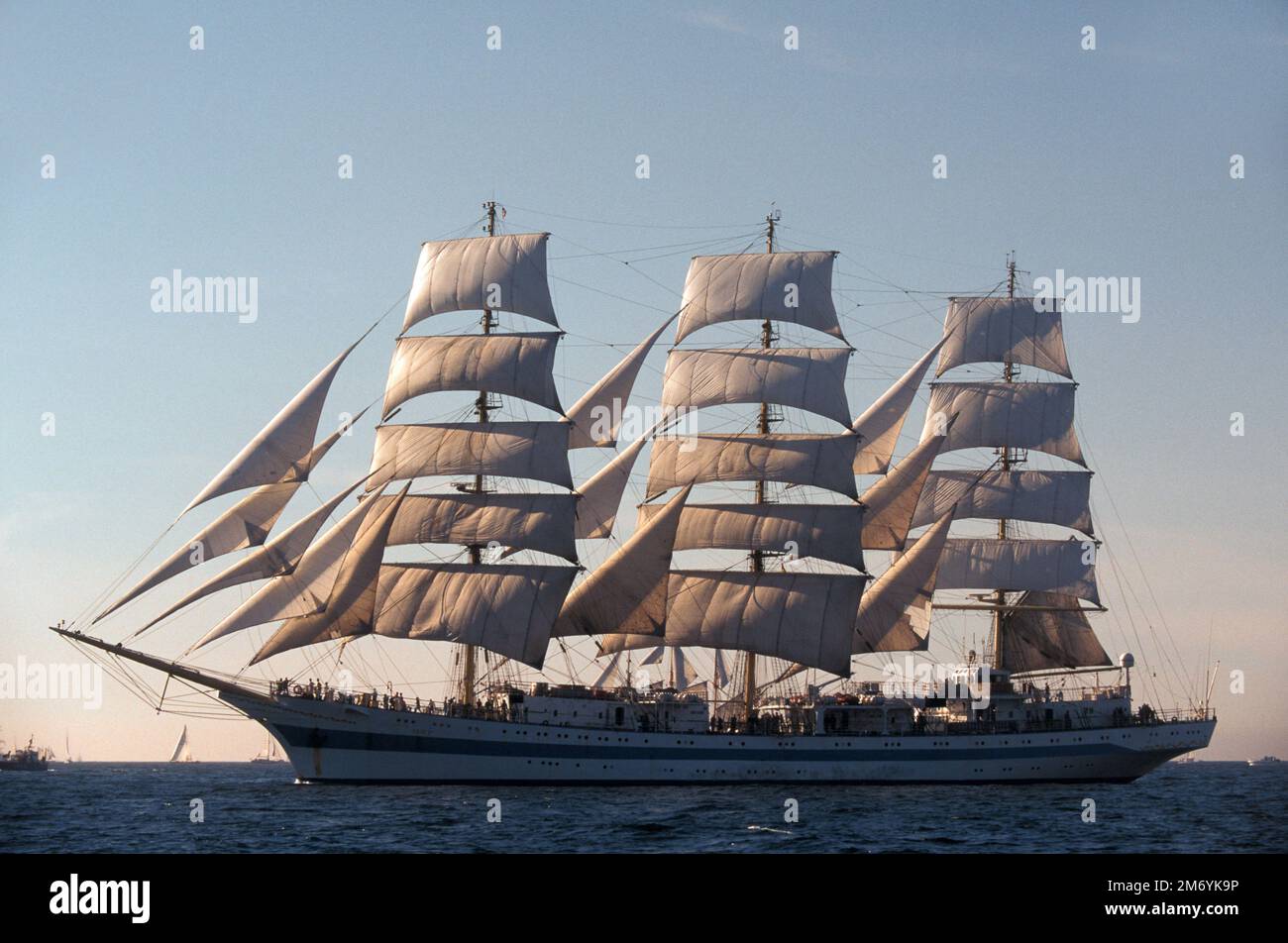 Russian tall ship Mir, Stavanger race start, 1997 Stock Photo - Alamy