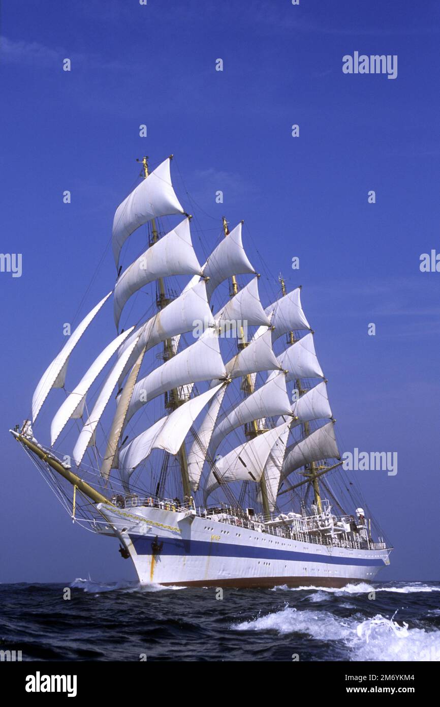 Russian tall ship Mir, Torbay race start, 2005 Stock Photo - Alamy