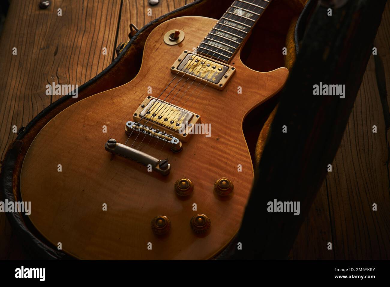 Les paul standard gold top hi-res stock photography and images - Alamy