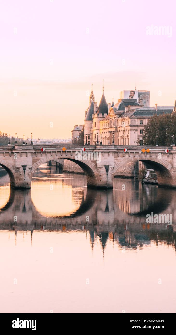 Pont saint michel historical hi-res stock photography and images - Alamy