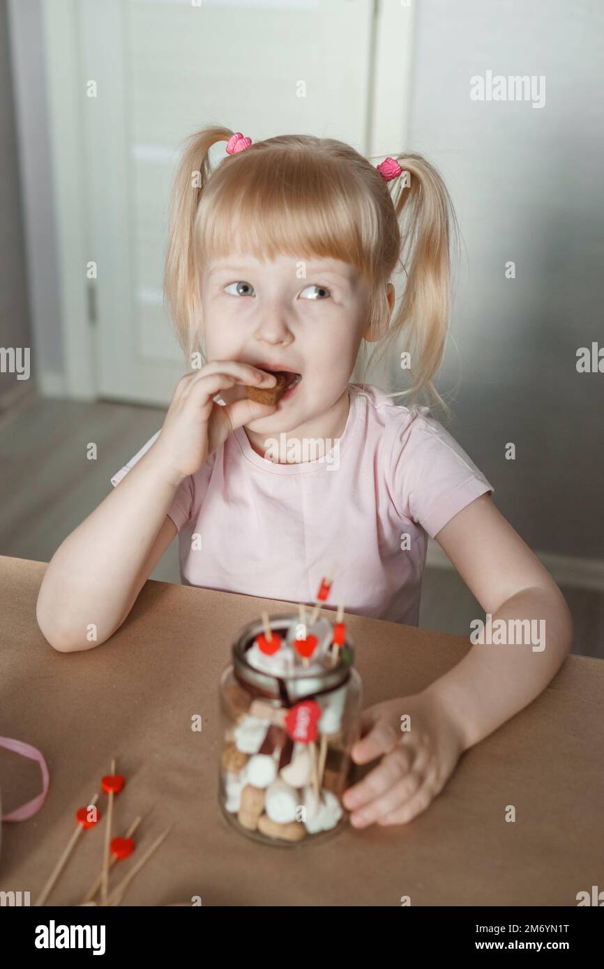 A little girl blogger makes a sweet Valentine's Day gift with her own ...