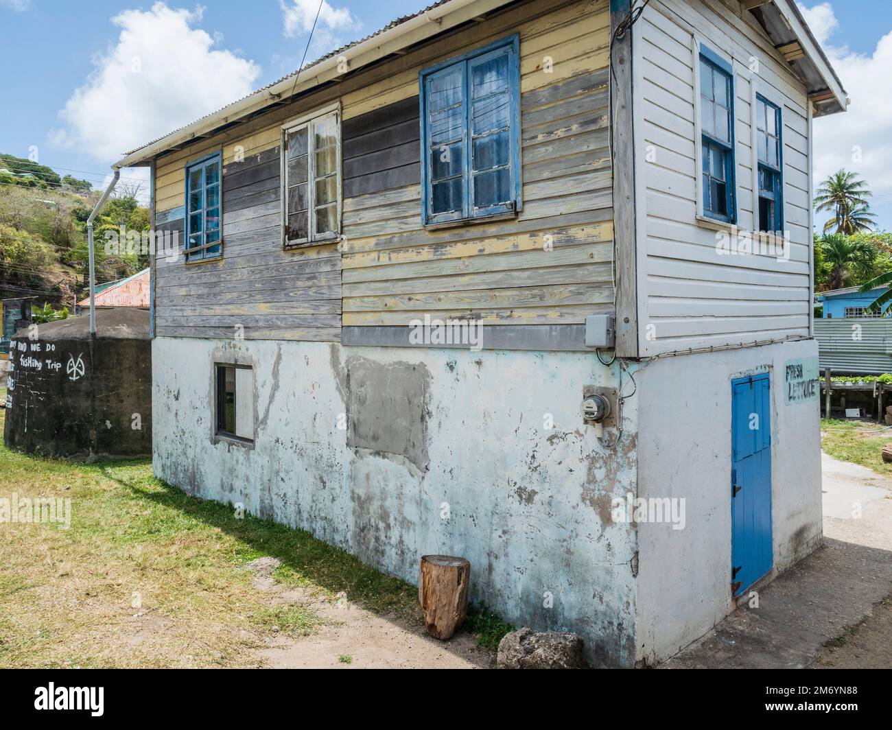 Bequia, Admiralty Bay, Port Elizabeth. An old shack Stock Photo - Alamy