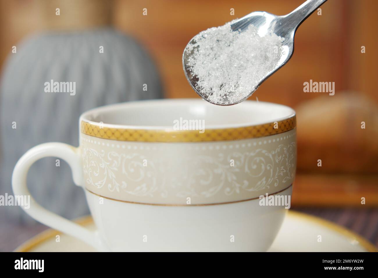 Sugar pouring into a pile hi-res stock photography and images - Alamy