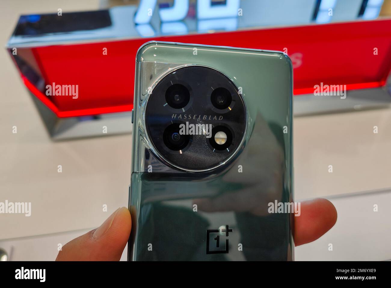 SHANGHAI, CHINA - JANUARY 6, 2023 - Customers experience the OnePlus 11 ...