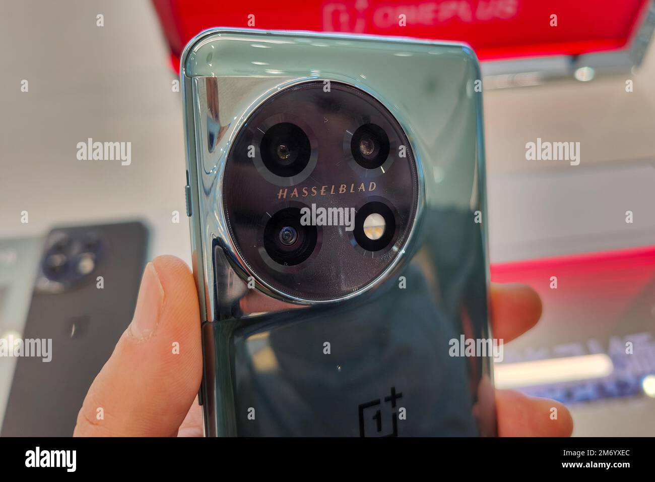 SHANGHAI, CHINA - JANUARY 6, 2023 - Customers experience the OnePlus 11 ...