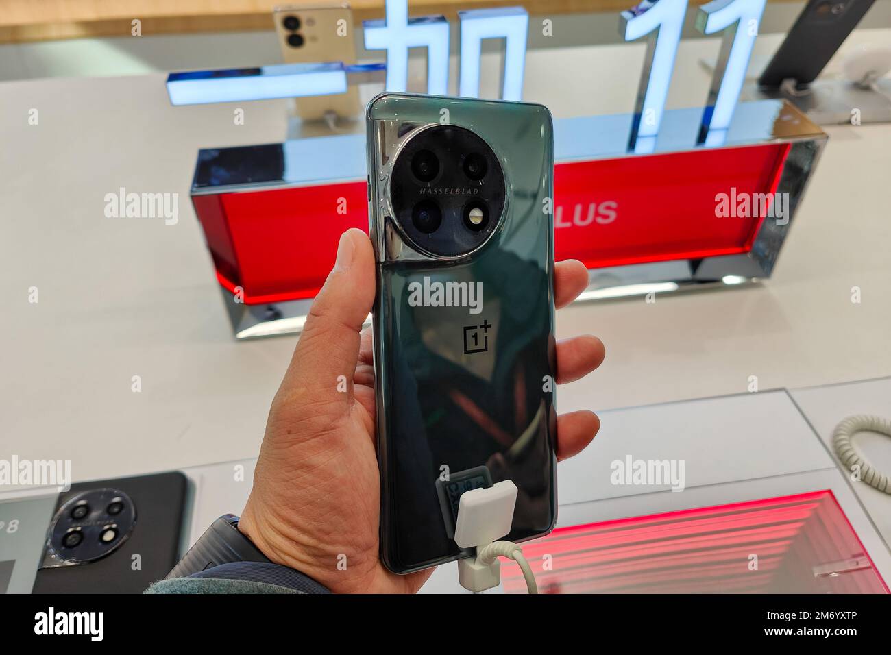 SHANGHAI, CHINA - JANUARY 6, 2023 - Customers experience the OnePlus 11 ...