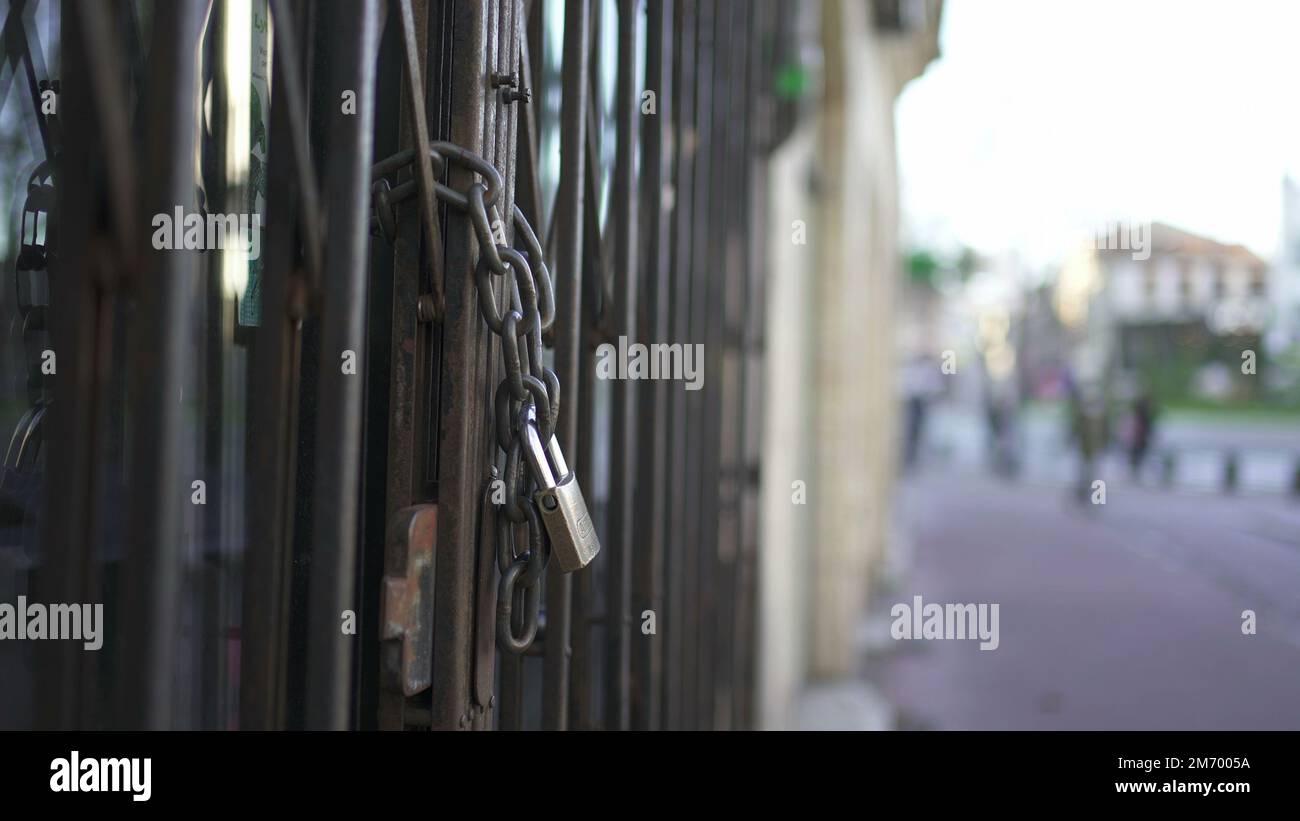Store front gate closed, close-up lock2 Stock Photo - Alamy