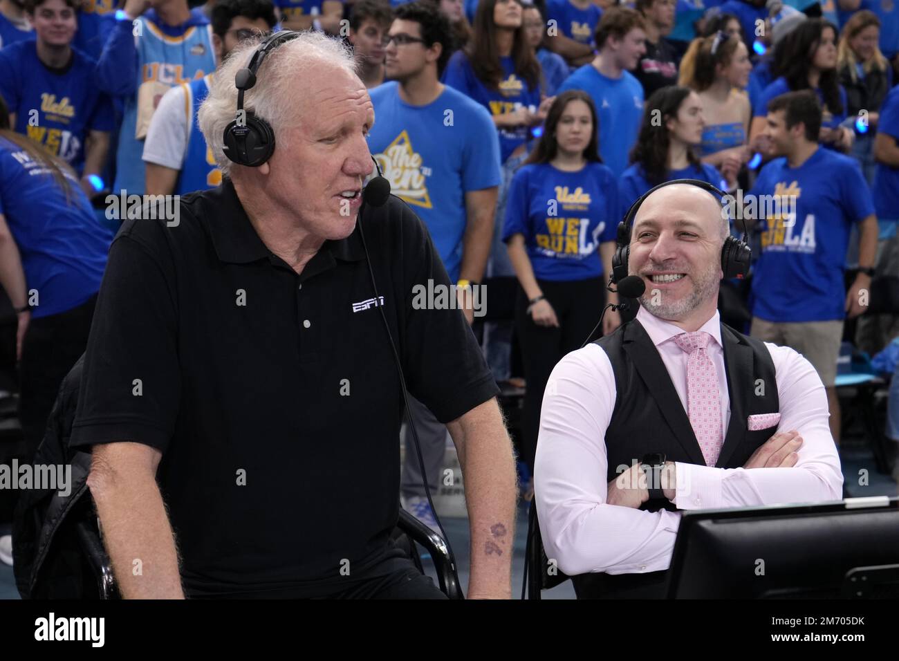 Los Angeles, US, Jan. 5, 2023.ESPN analyst Bill Walton (left) and play ...