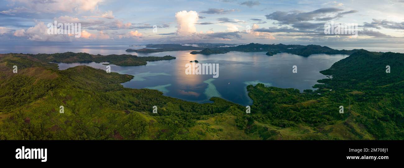 Solomon islands aerial view of boat hi-res stock photography and images ...