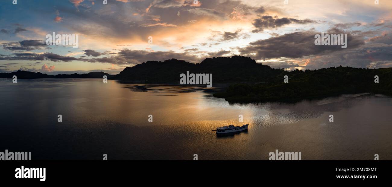 Solomon islands aerial view of boat hi-res stock photography and images ...