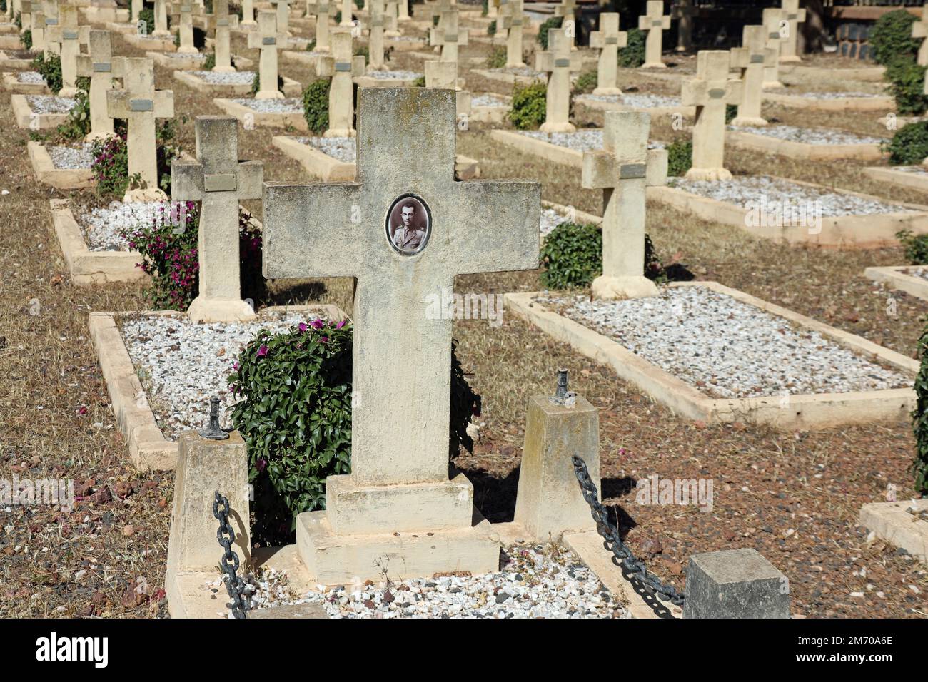 World war burial site hi-res stock photography and images - Alamy