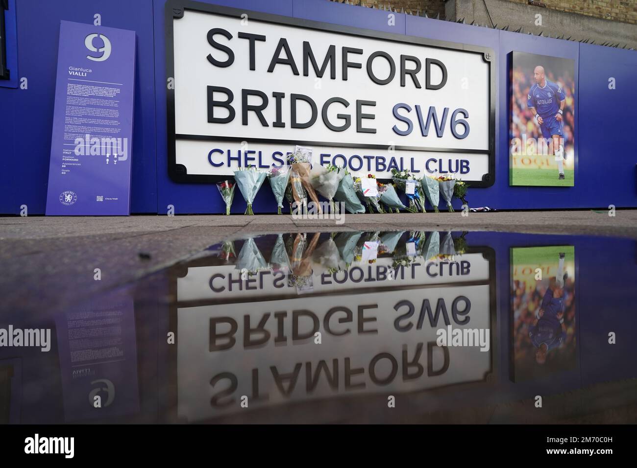 Flowers and tributes for Gianluca Vialli at Chelsea's Stamford Bridge ...
