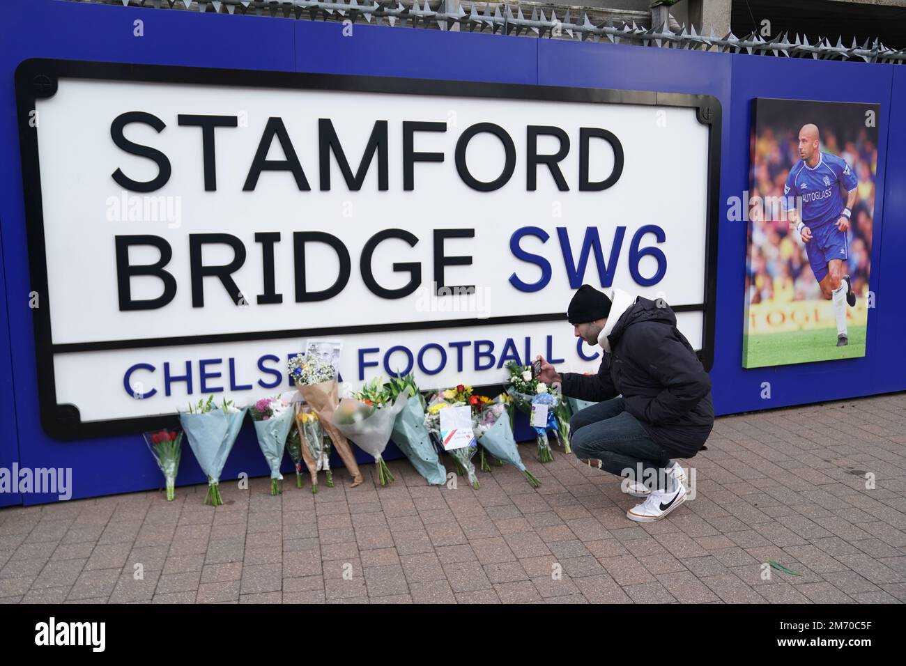Flowers and tributes for Gianluca Vialli at Chelsea's Stamford Bridge ...