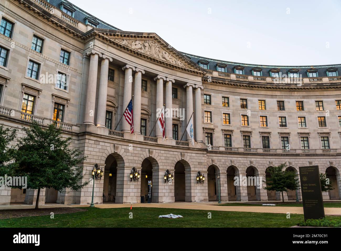 Federal triangle hi-res stock photography and images - Alamy