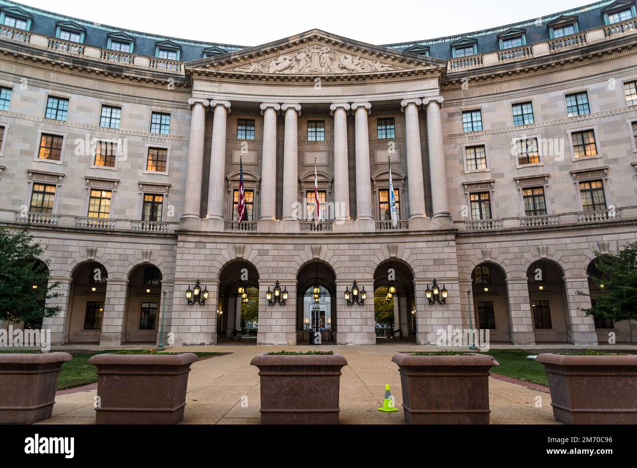 Federal triangle hi-res stock photography and images - Alamy