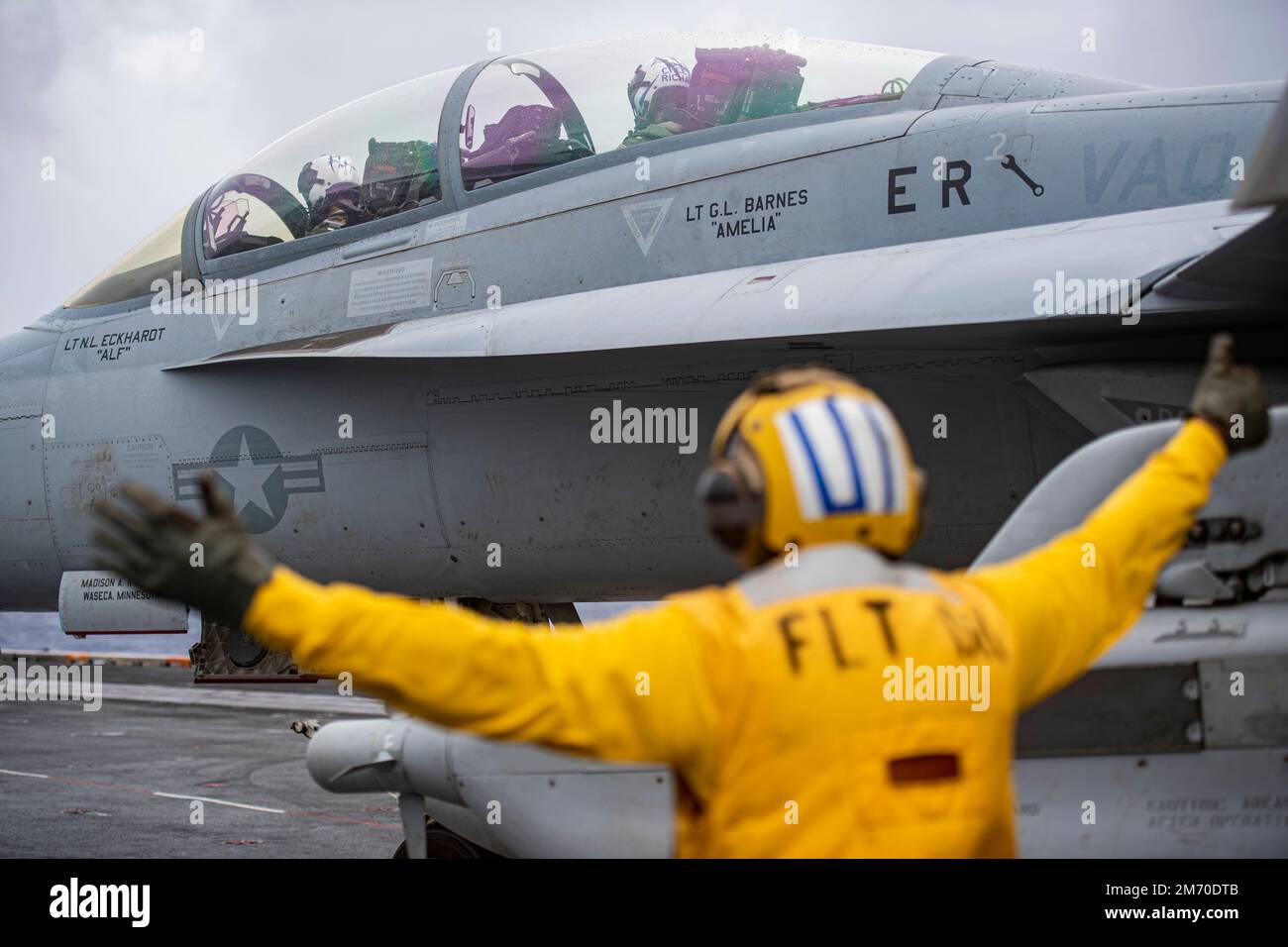 USS Nimitz, United States. 05 January, 2023. A U.S. Navy deck crew ...