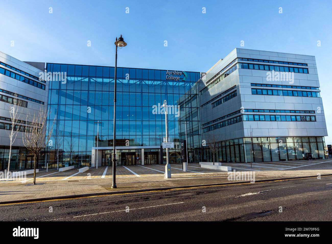 Entrance front campus university college hi-res stock photography and ...