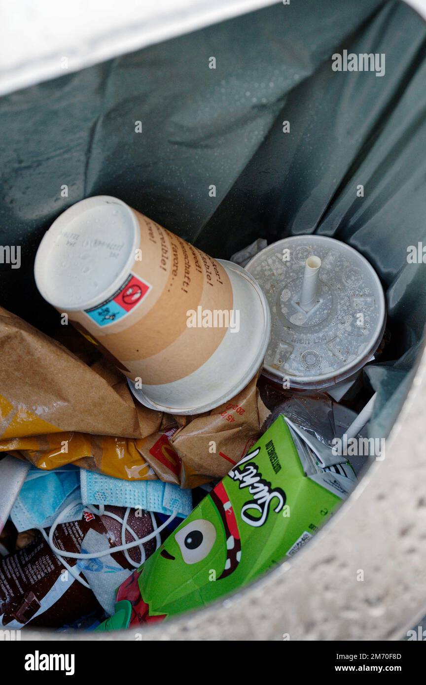 Cologne, Germany. 06th Jan, 2023. Disposable cups lie in a trash ...