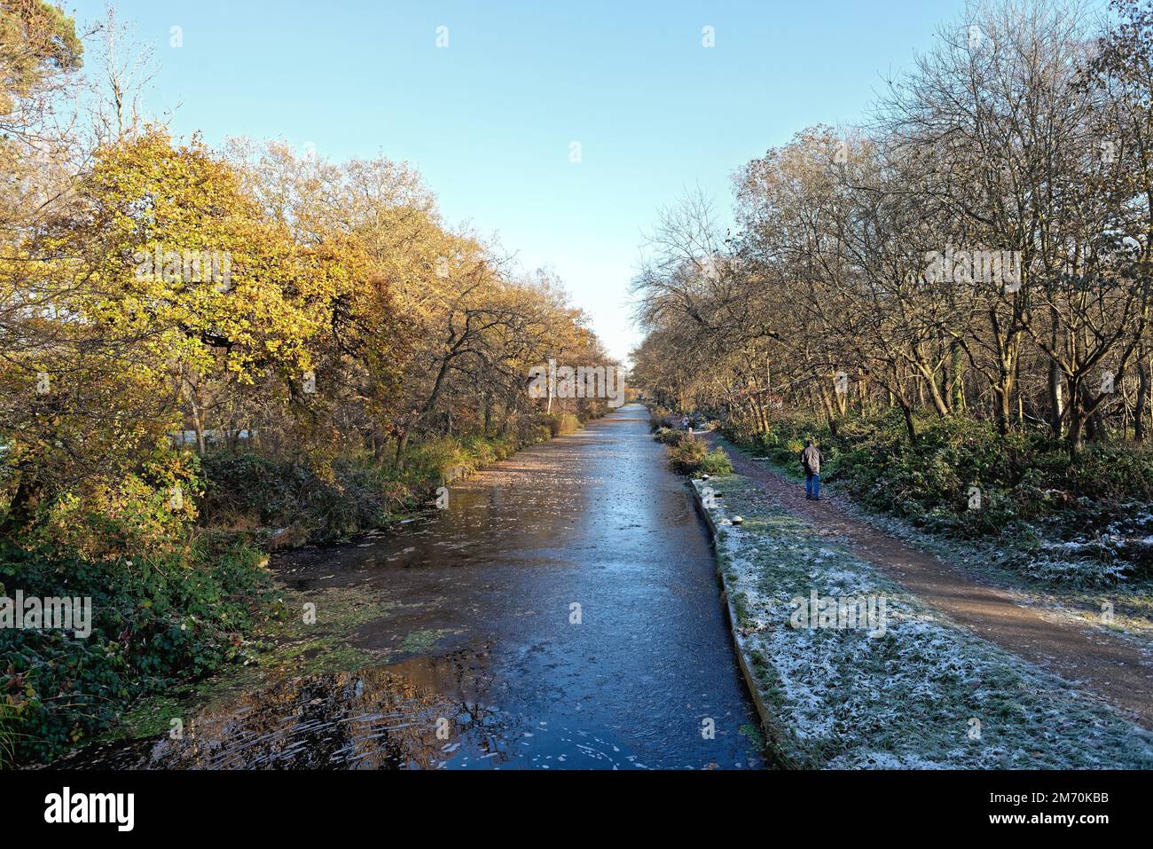 The start of the Basingstoke canal at New Haw on a cold and frosty ...