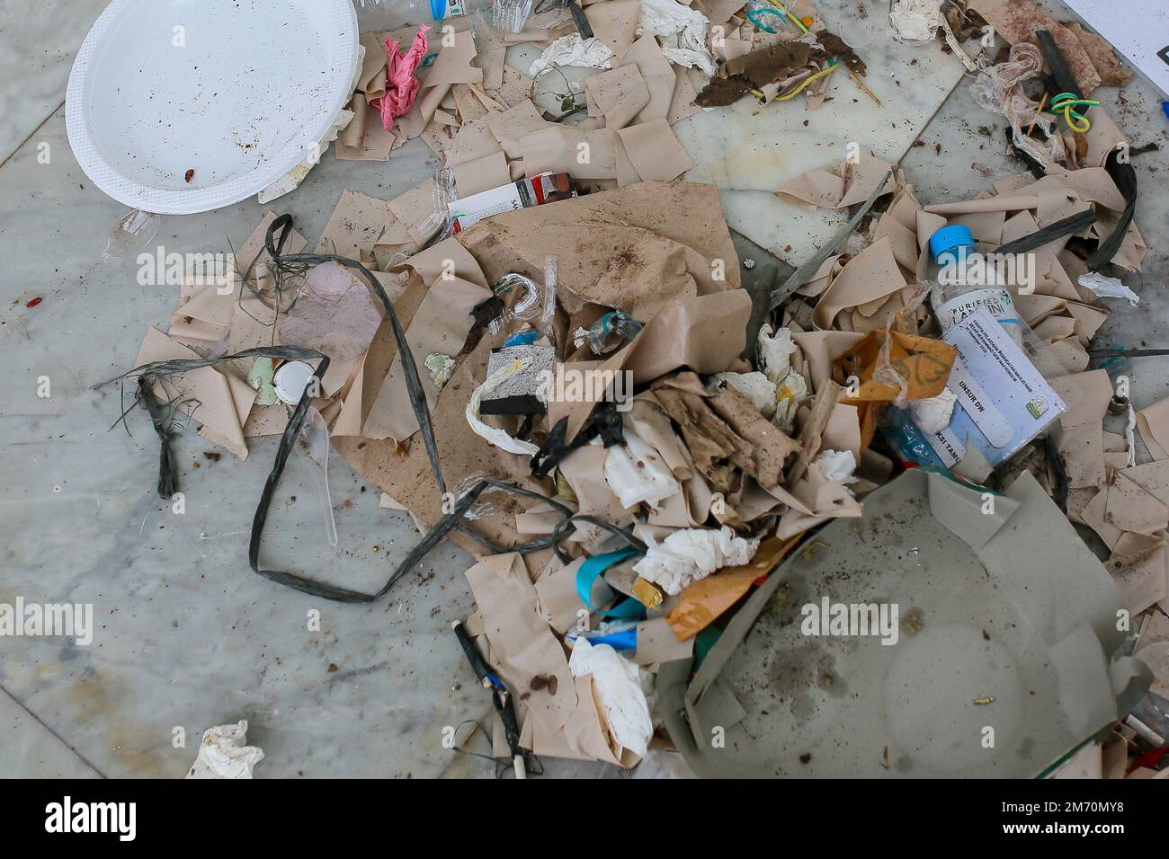 pile of trash beside the house Stock Photo - Alamy