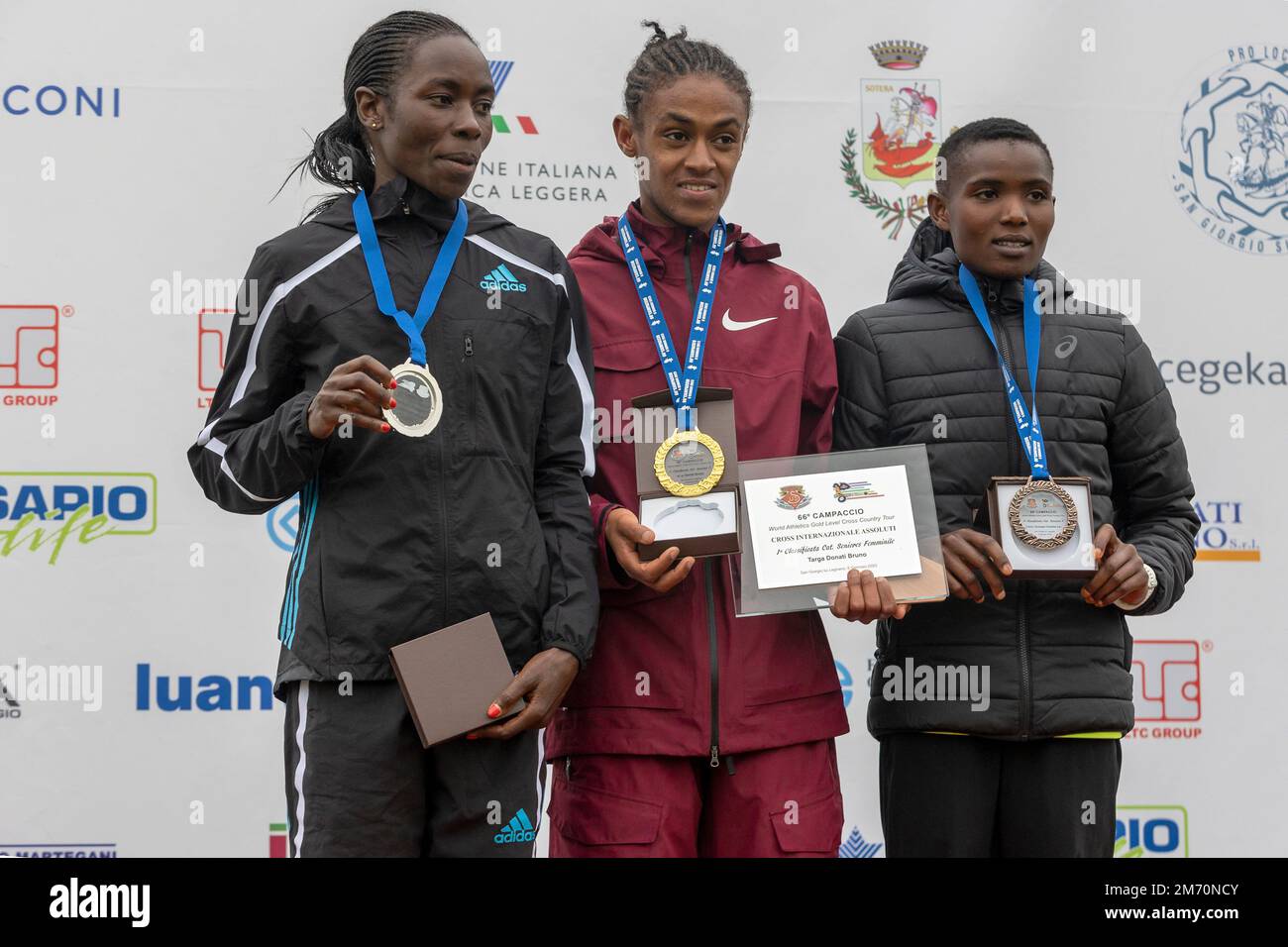 Senior women's podium: 1° Rahel Daniel (Eri), 2° Margaret Chelimo ...