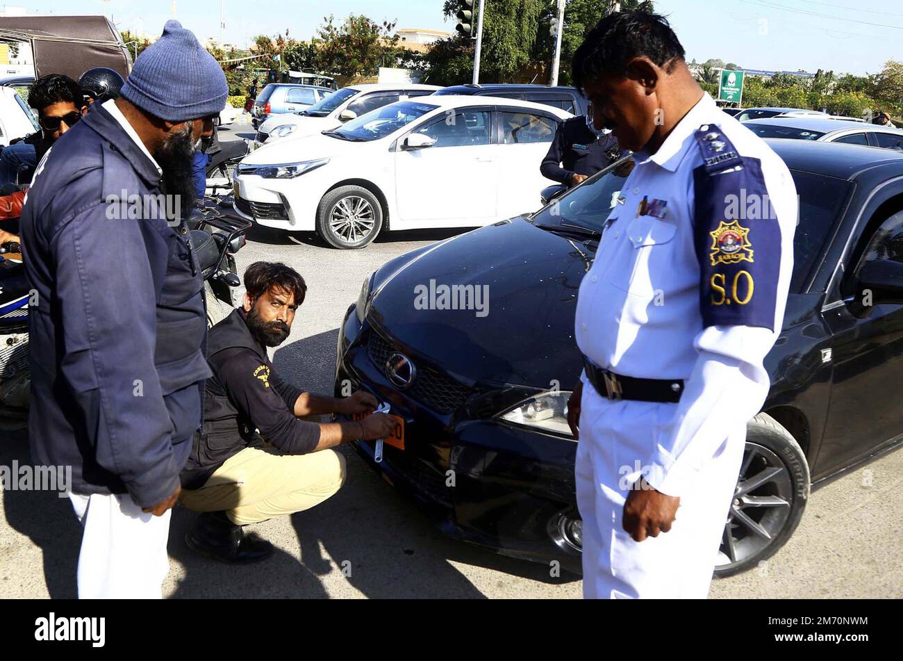 Traffic police officials removing fancy and unauthorized number plate ...