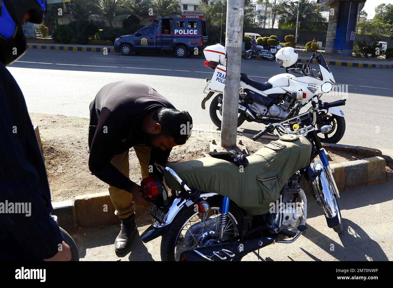 Traffic police officials removing fancy and unauthorized number plate ...