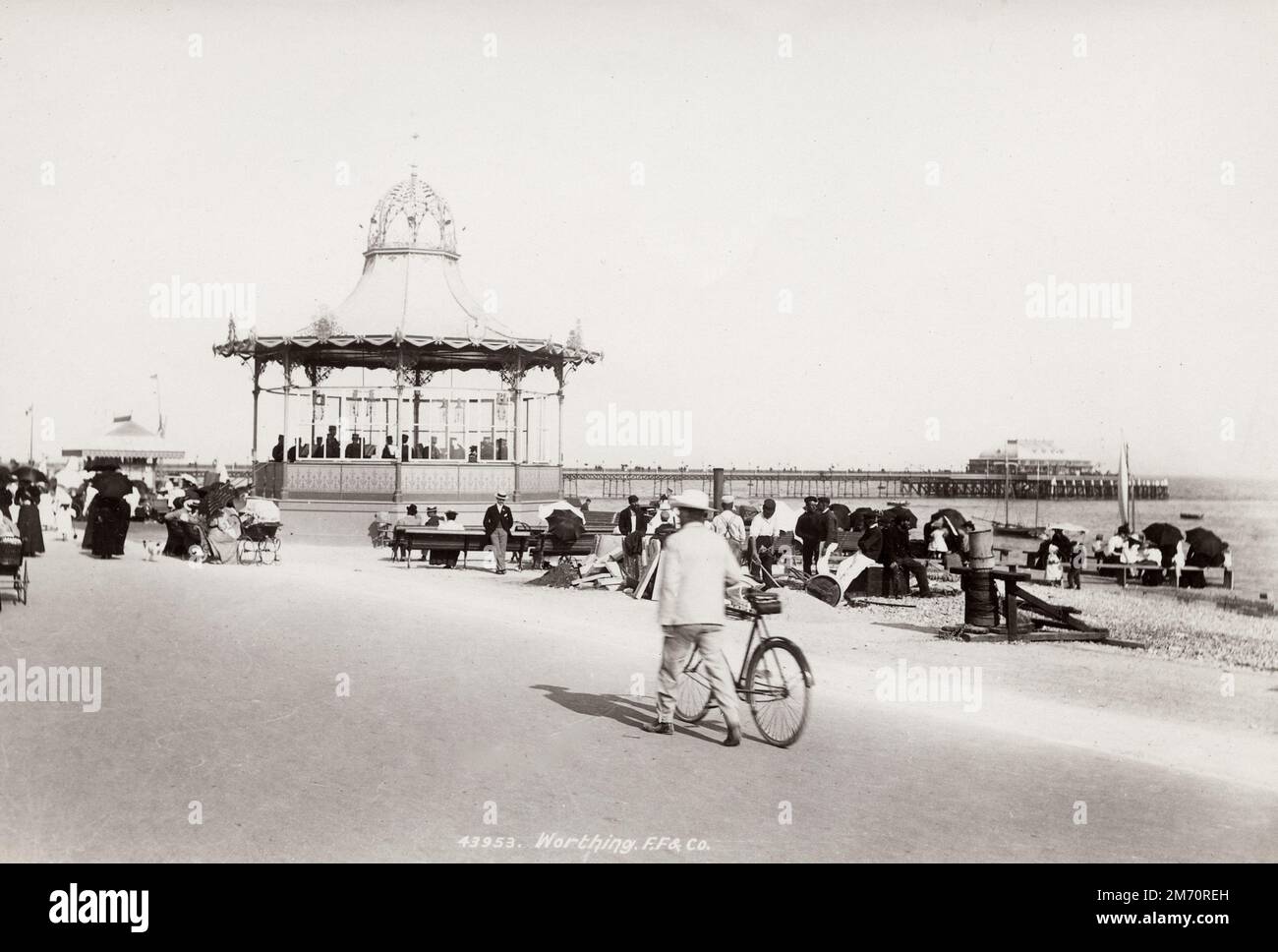 Vintage late 19th/early 20th century photograph: Beach front and ...