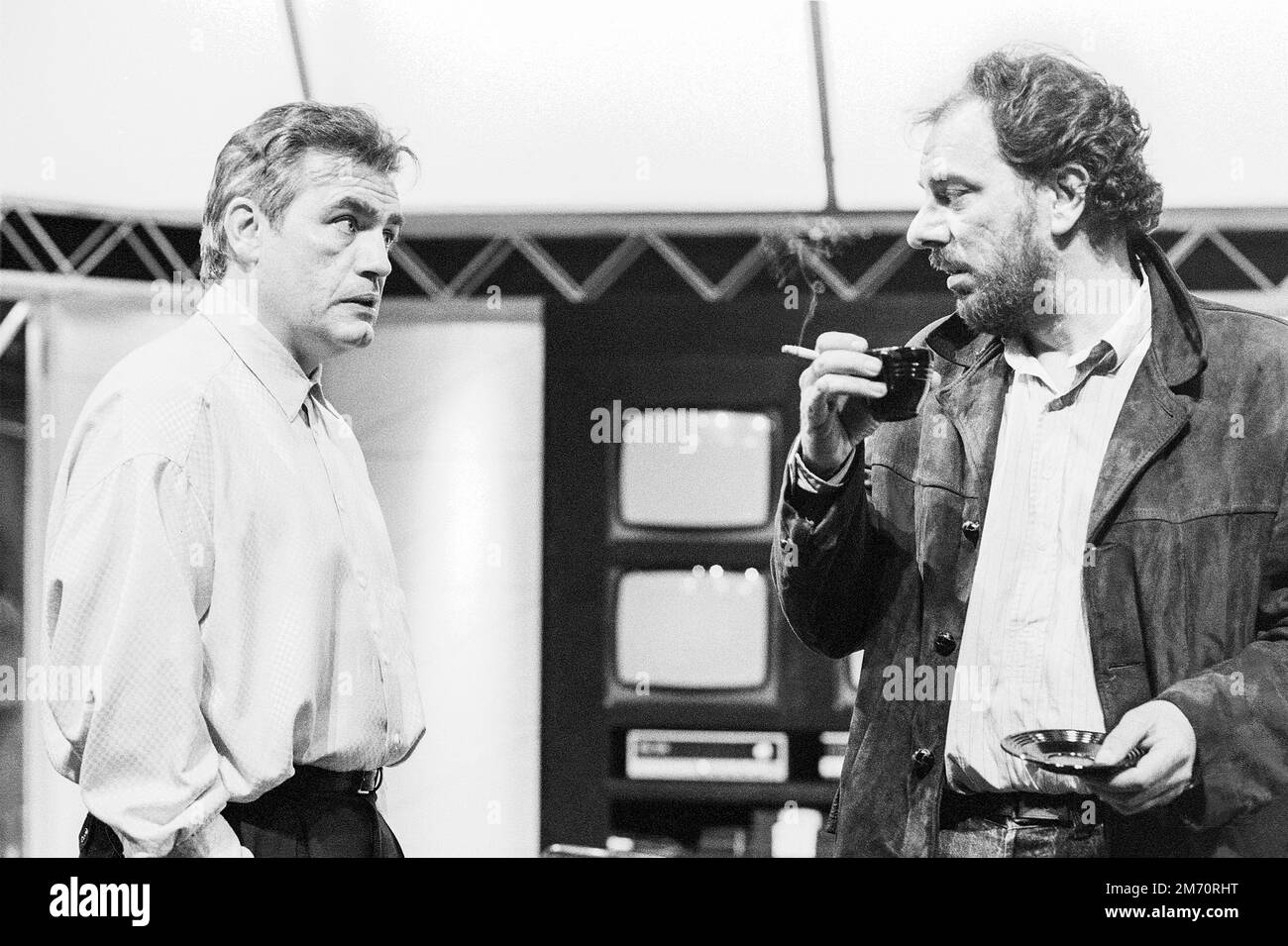 l-r: Brian Cox (Paul Cash), Alun Armstrong (Stuart Clarke) in FASHION ...