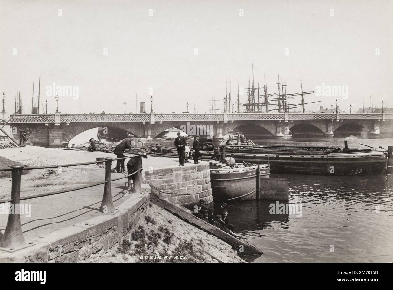Vintage late 19th/early 20th century photograph: 1897 - Queen's Bridge ...