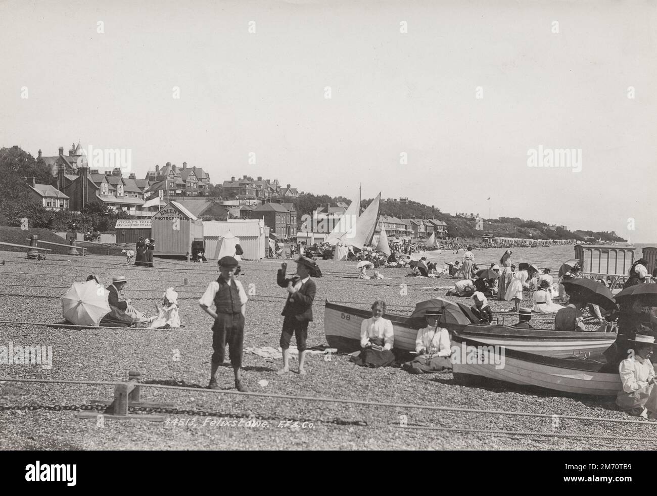 Vintage late 19th/early 20th century photograph: 1899 - Beach scene ...