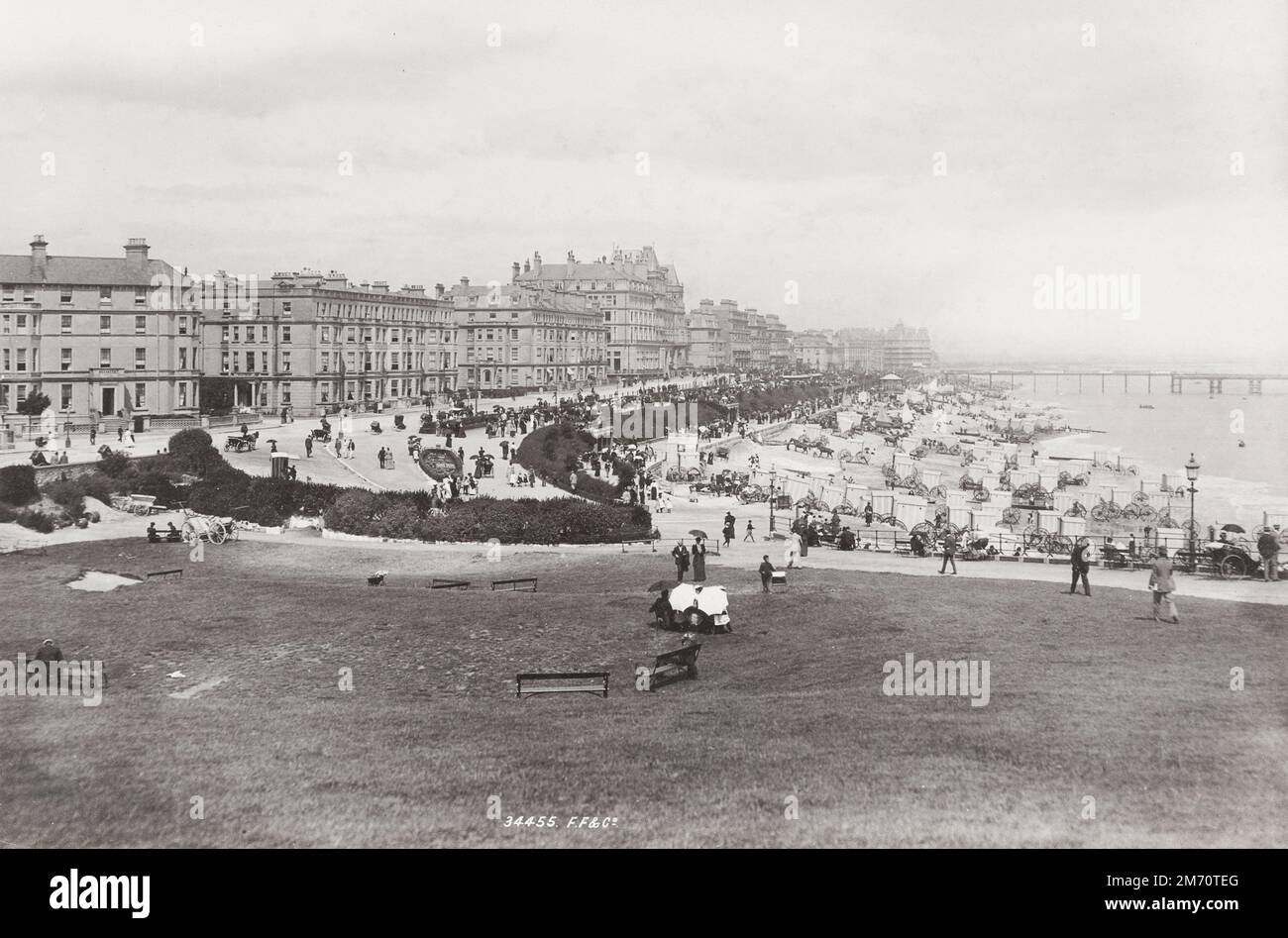 Vintage late 19th/early 20th century photograph: 1894 - Beach scene ...